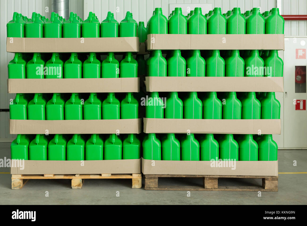 Empty Pallet High Resolution Stock Photography and Images - Alamy