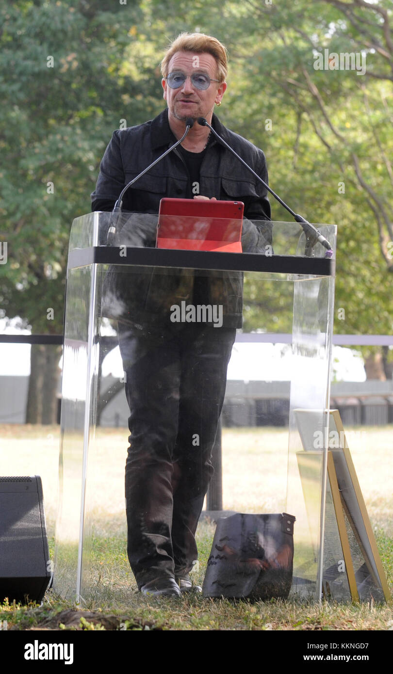 NEW YORK, NY - JULY 29: Yoko Ono, Bono, Salil Shetty and The Edge ...