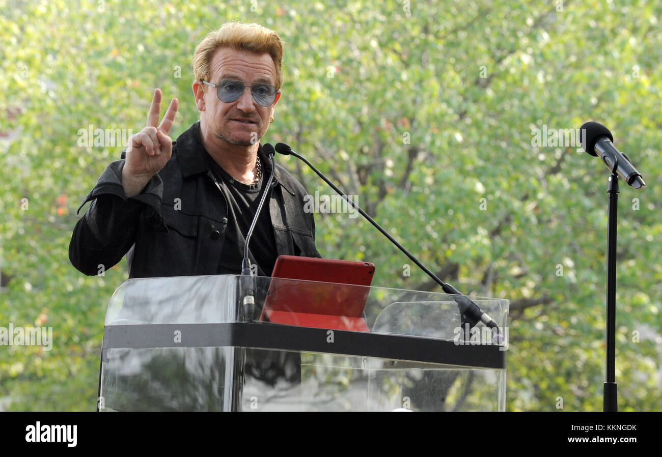 NEW YORK, NY - JULY 29: Yoko Ono, Bono, Salil Shetty and The Edge ...