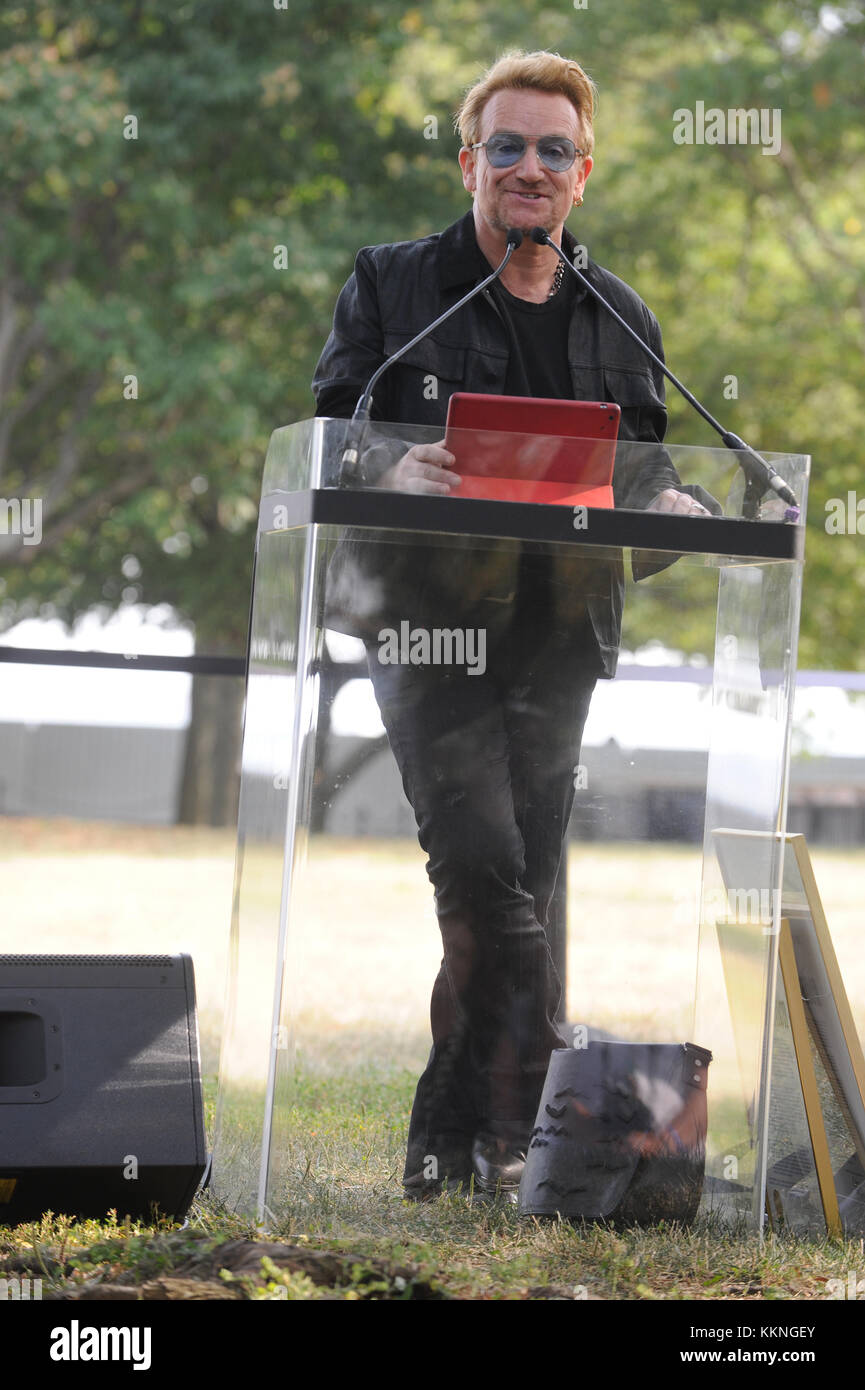 NEW YORK, NY - JULY 29: Yoko Ono, Bono, Salil Shetty and The Edge ...