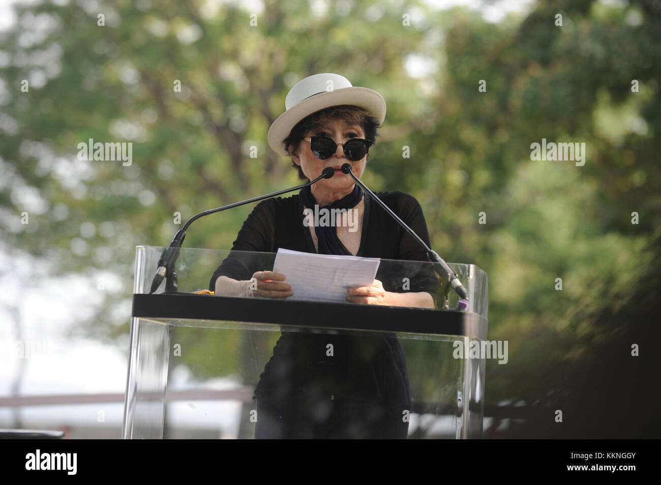 NEW YORK, NY - JULY 29: Yoko Ono, Bono, Salil Shetty and The Edge ...