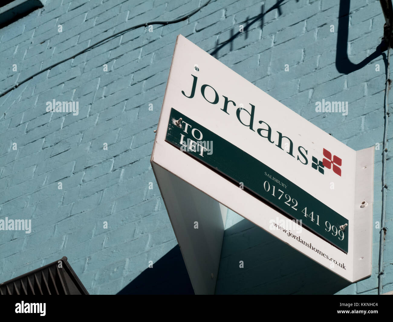 Commercial vacant shop to let sign over retail unit Stock Photo - Alamy