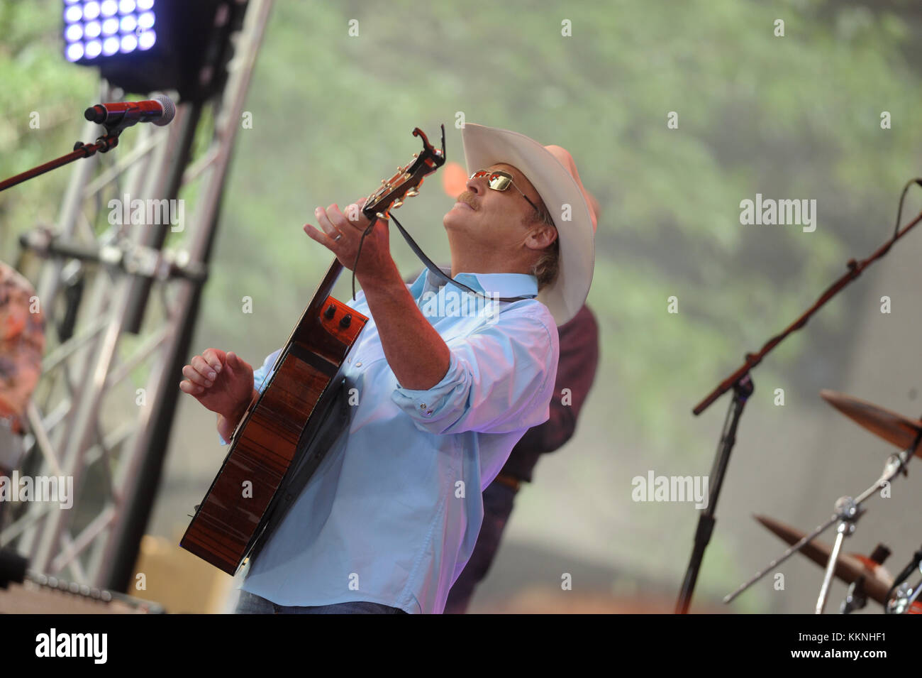 NEW YORK, NY - JULY 17: Alan Jackson performs on NBC's 'Today' at ...