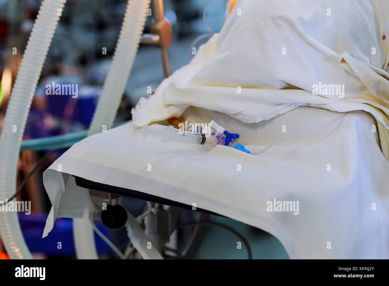 The doctors are prepared on surgical patients in the operating room ...