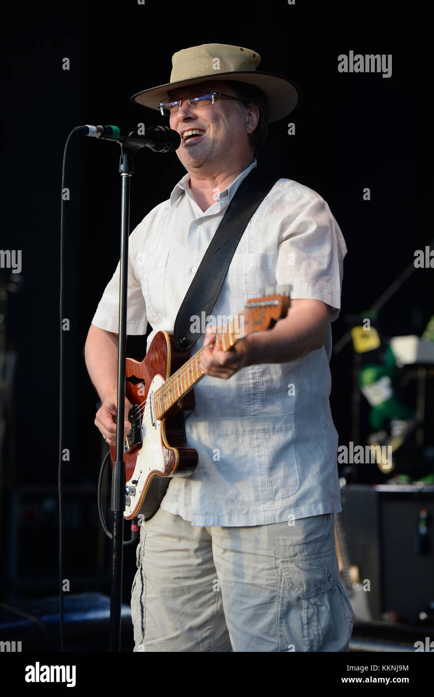 Violent femmes hi-res stock photography and images - Alamy