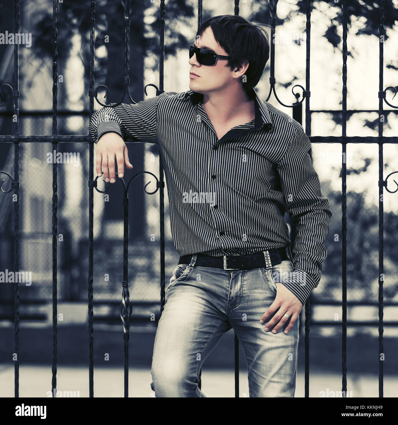 Man outside fence hi-res stock photography and images - Alamy