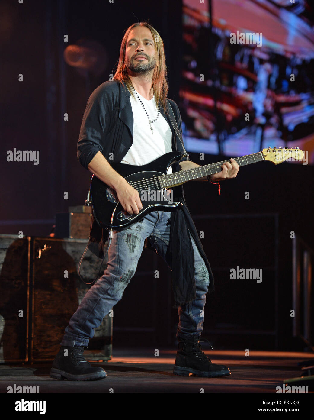 MIAMI FL - JULY 02: Sergio Vallin of Mana performs at The ...