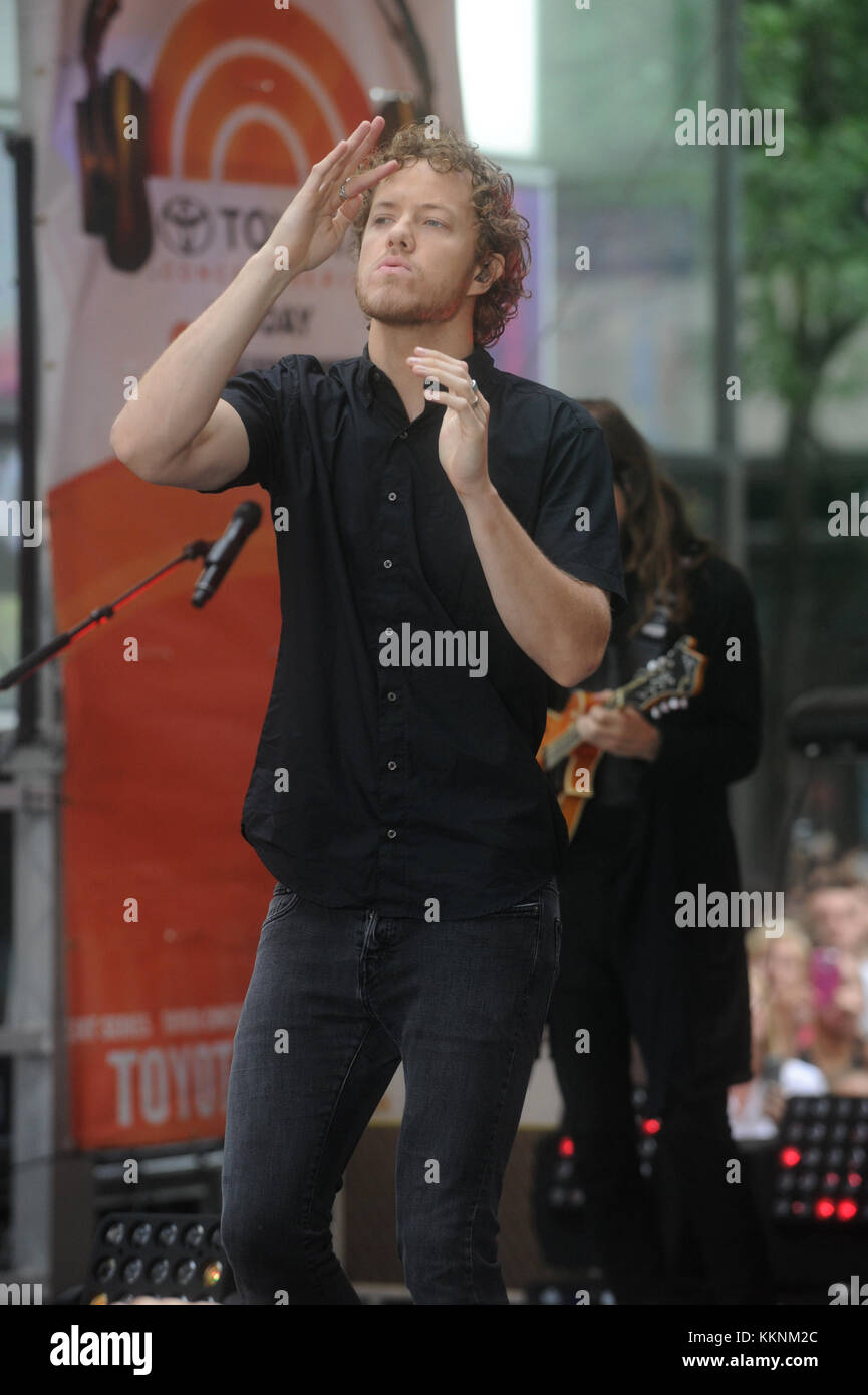 NEW YORK, NY - JUNE 26: Wayne Sermon and Imagine Dragons perform at NBC ...