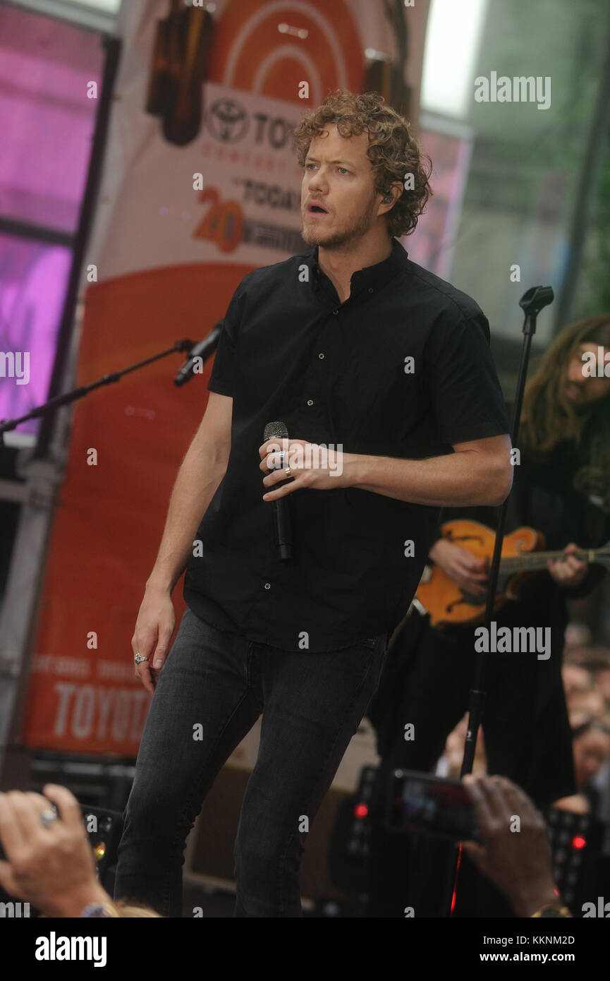 NEW YORK, NY - JUNE 26: Wayne Sermon and Imagine Dragons perform at NBC ...