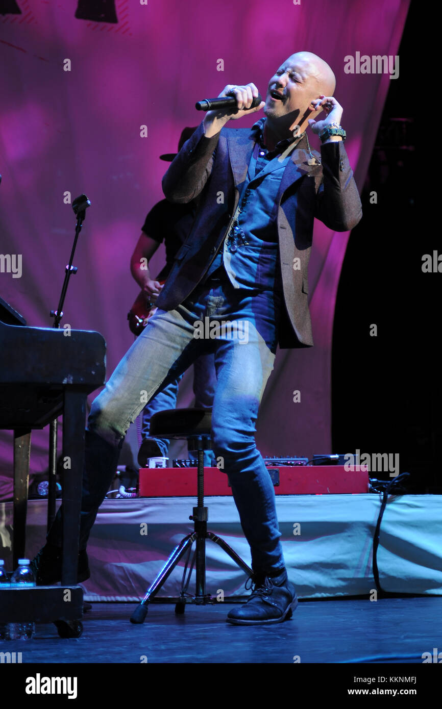 WEST PALM BEACH FL - JUNE 07: Isaac Slade of The Fray performs at the ...