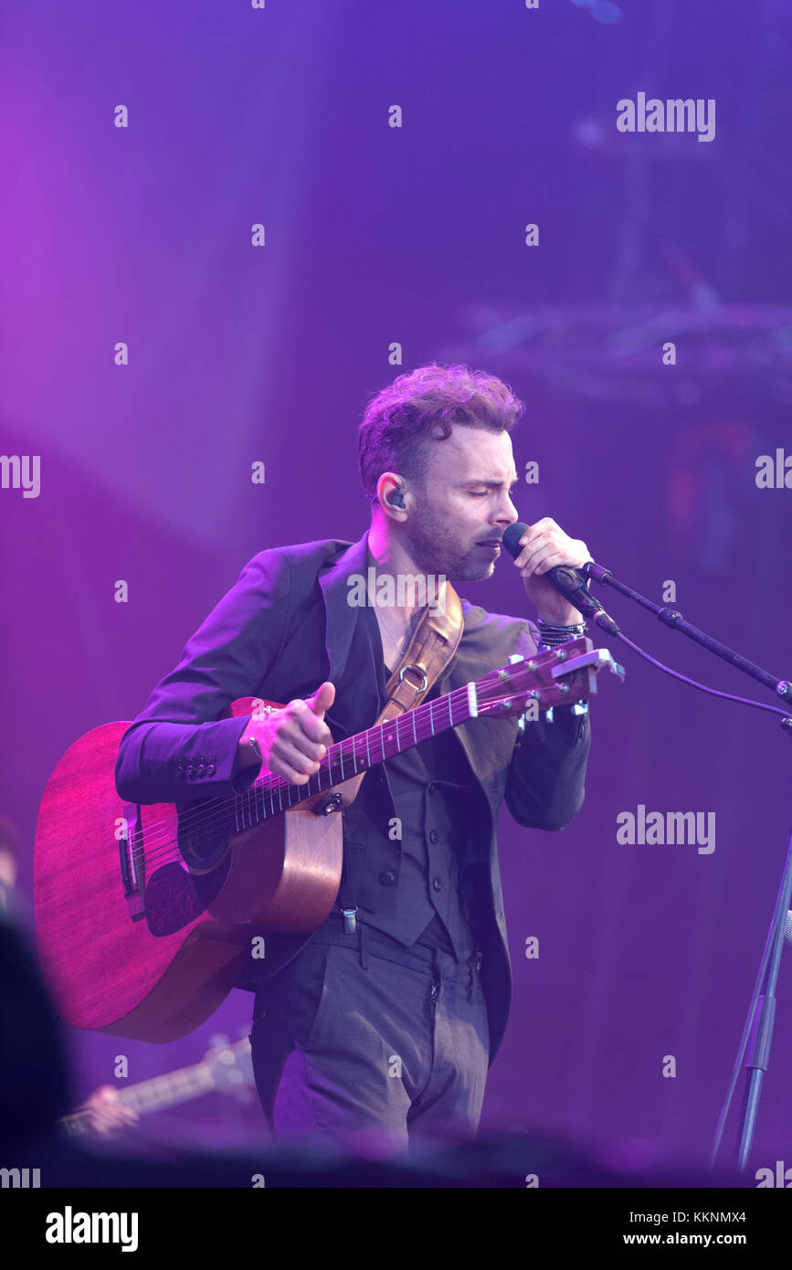 Israeli singer hi-res stock photography and images - Alamy
