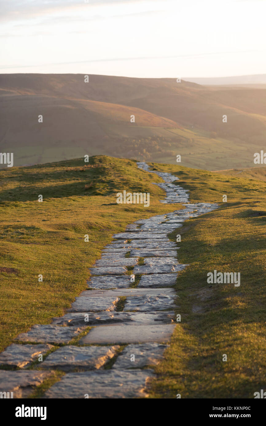 UK, Walker, the pathway along the 'Great Ridge' from Mam Tor Stock ...