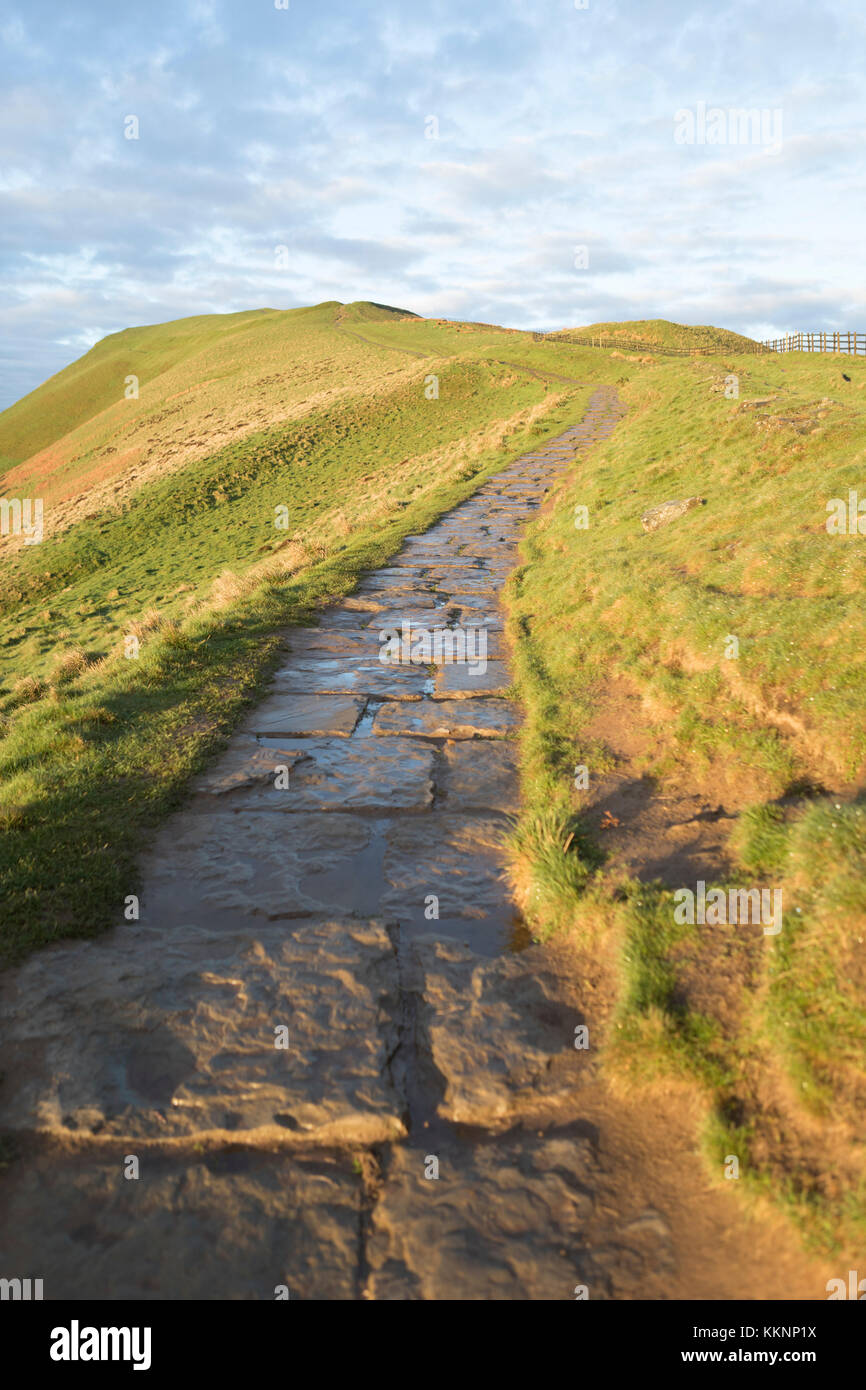 UK, Mam Tor, The pathway along the 'Great Ridge' from Mam Tor Stock ...