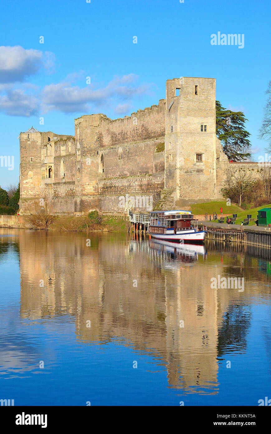 Reflection of Newark Castle Stock Photo - Alamy