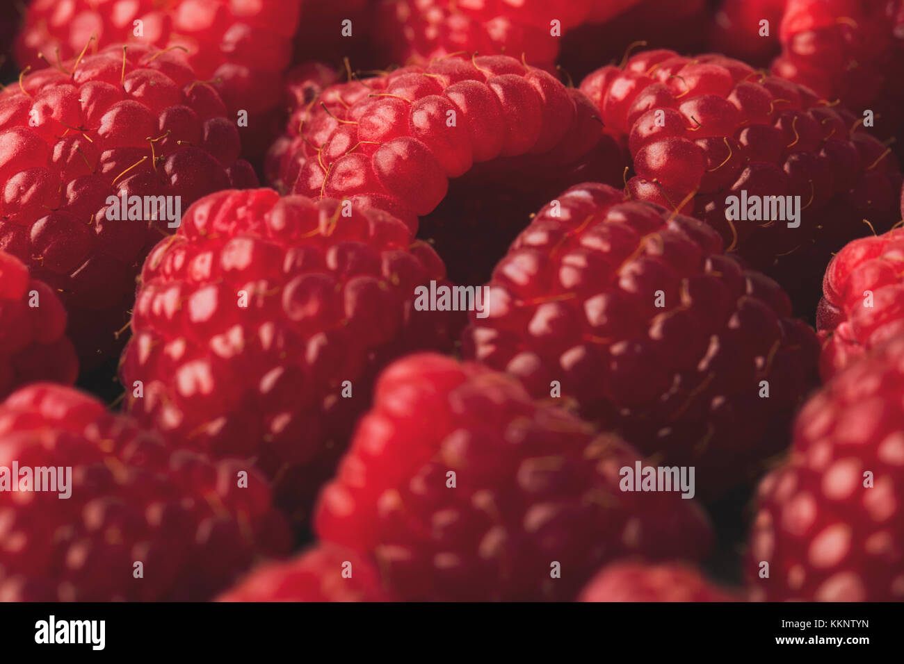 Fresh red raspberries background Stock Photo - Alamy