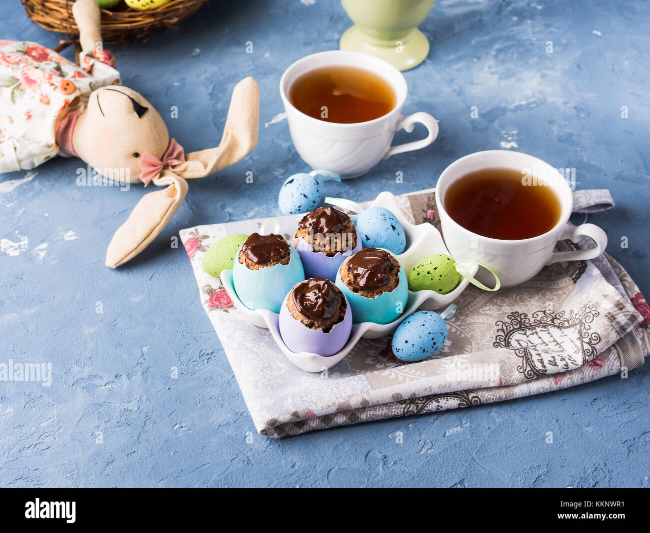 Dark treets hi-res stock photography and images - Alamy