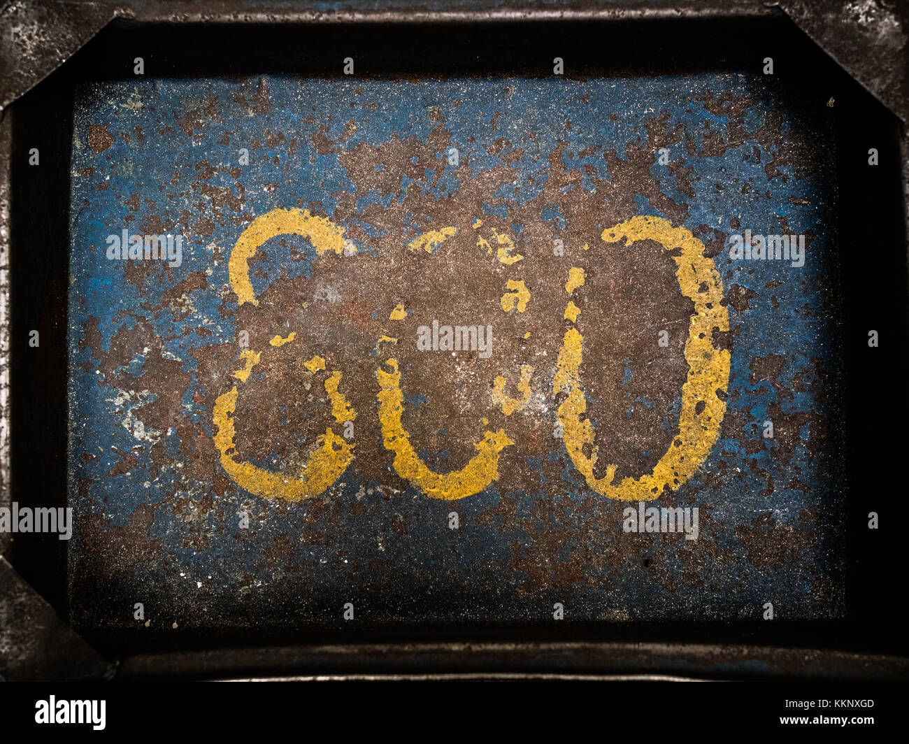 Painted number 800 on the floor of a metal box Stock Photo - Alamy