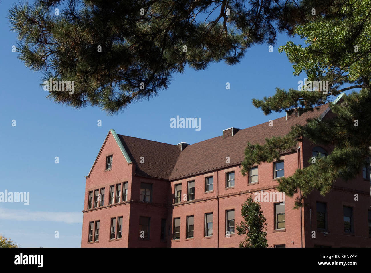 Red brick school building hi-res stock photography and images - Alamy