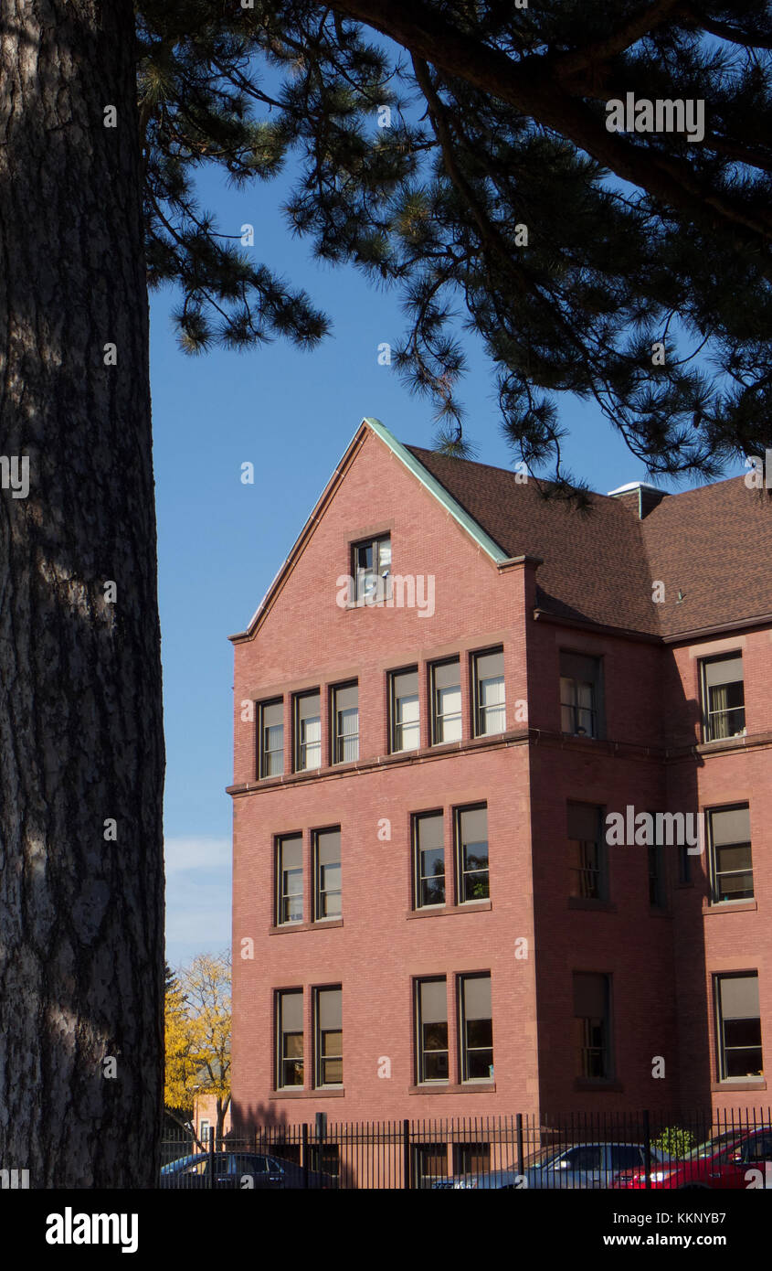Red brick school building hi-res stock photography and images - Alamy