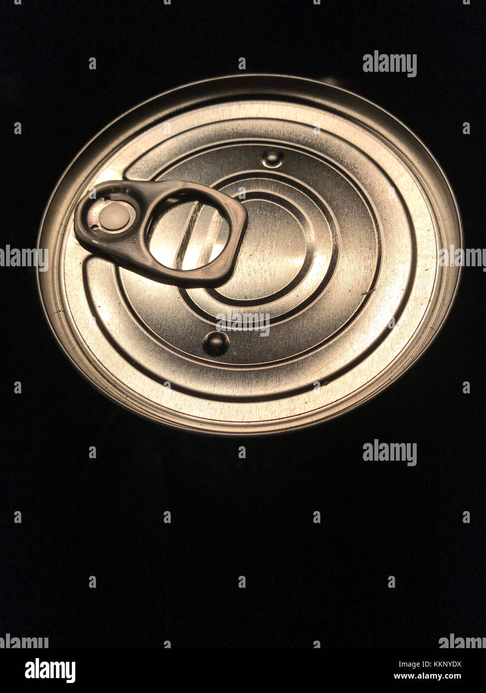 Pop tab hi-res stock photography and images - Alamy