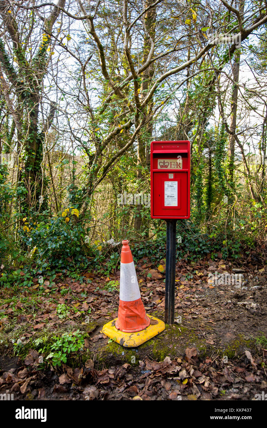 New royal mail lamp post box hi-res stock photography and images - Alamy