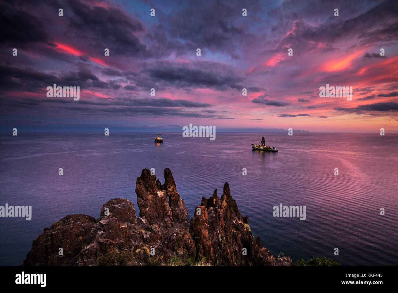 High island oil rig hi-res stock photography and images - Alamy