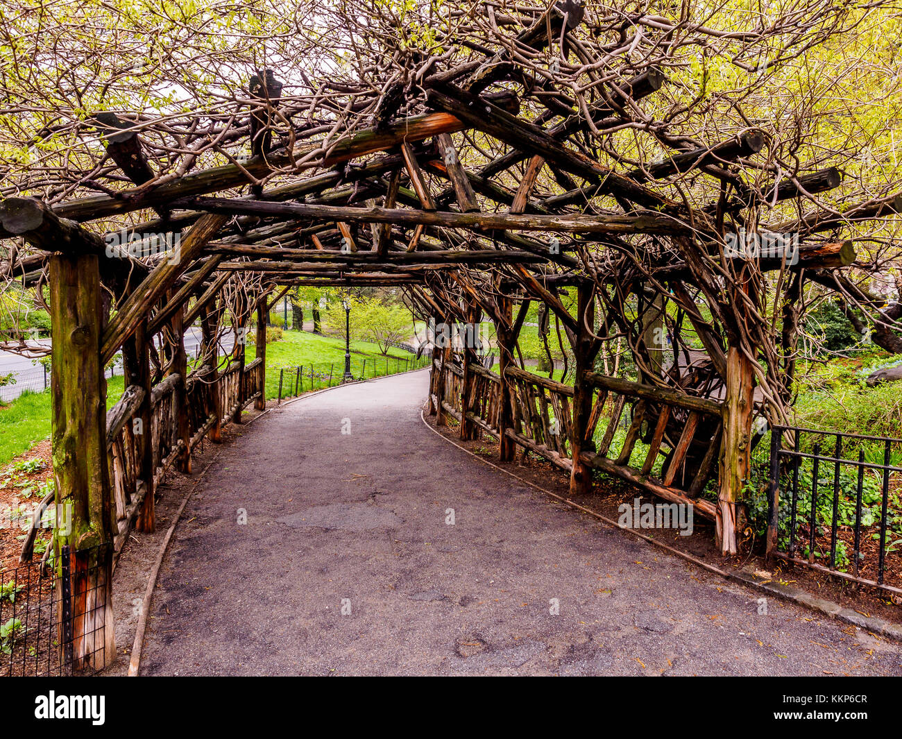 Lattice walkway hi-res stock photography and images - Alamy