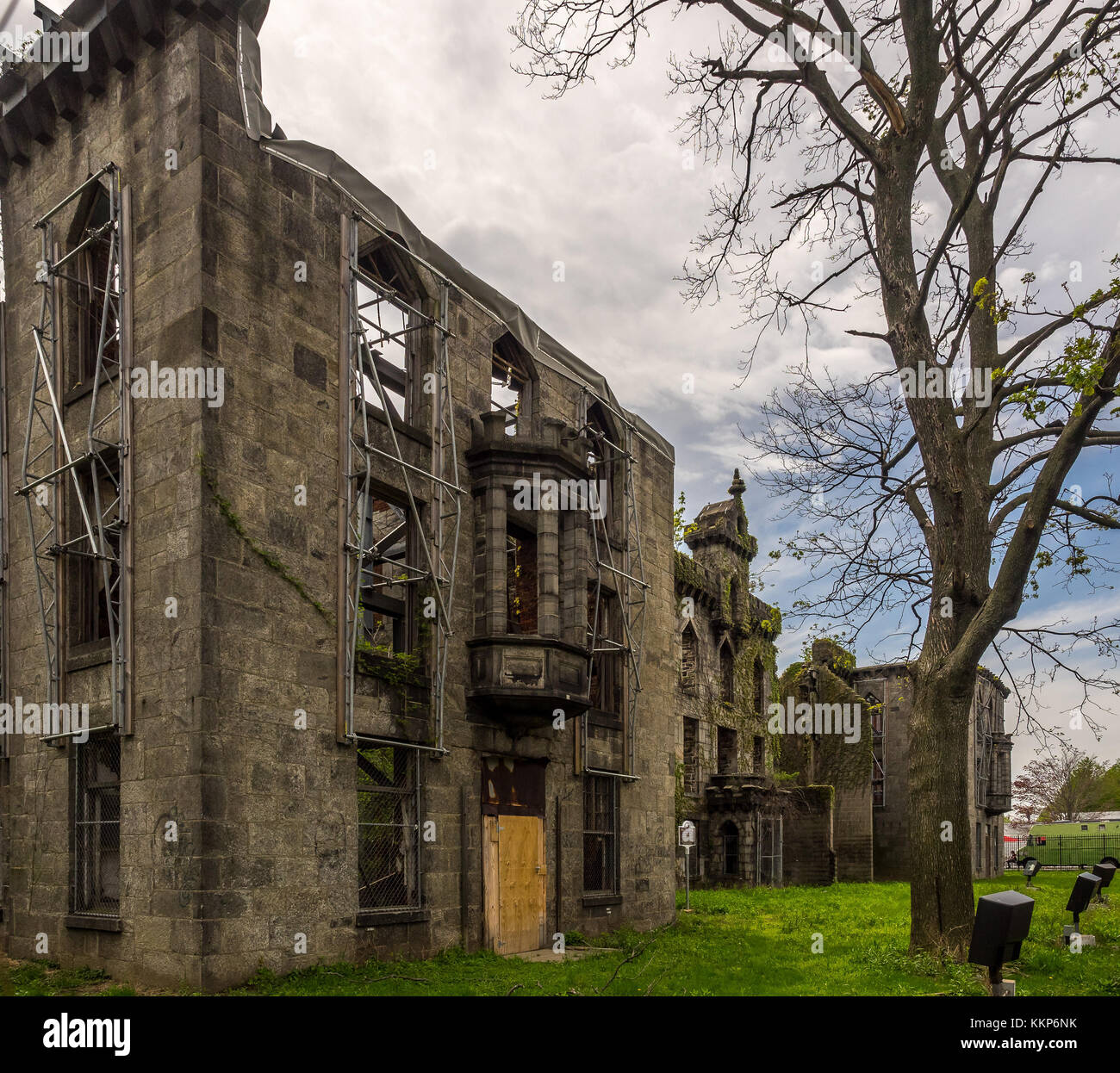 Abandoned Smallpox Hospital on Roosevelt Island, New York. Now on the ...
