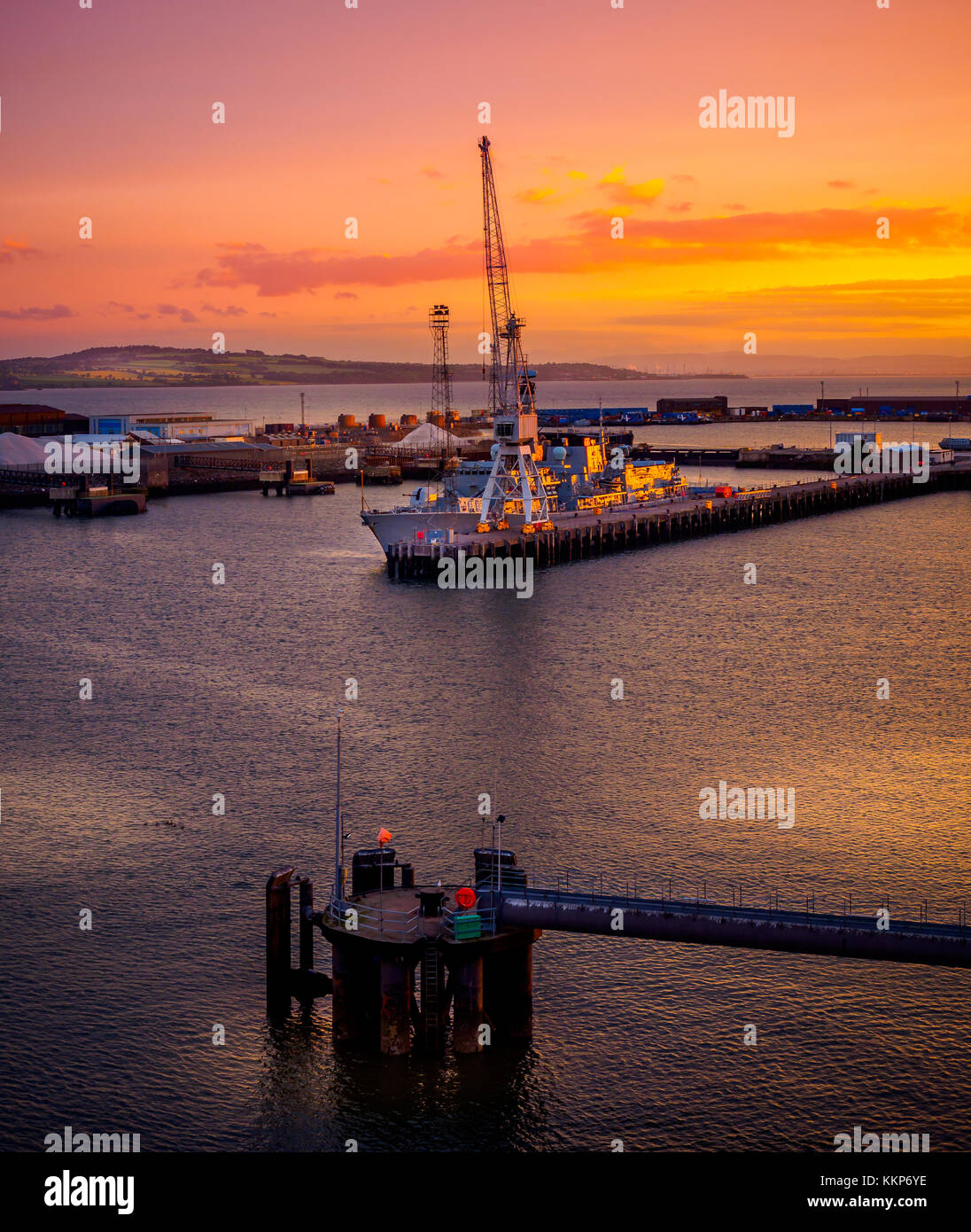 Rosyth shipyard hi-res stock photography and images - Alamy