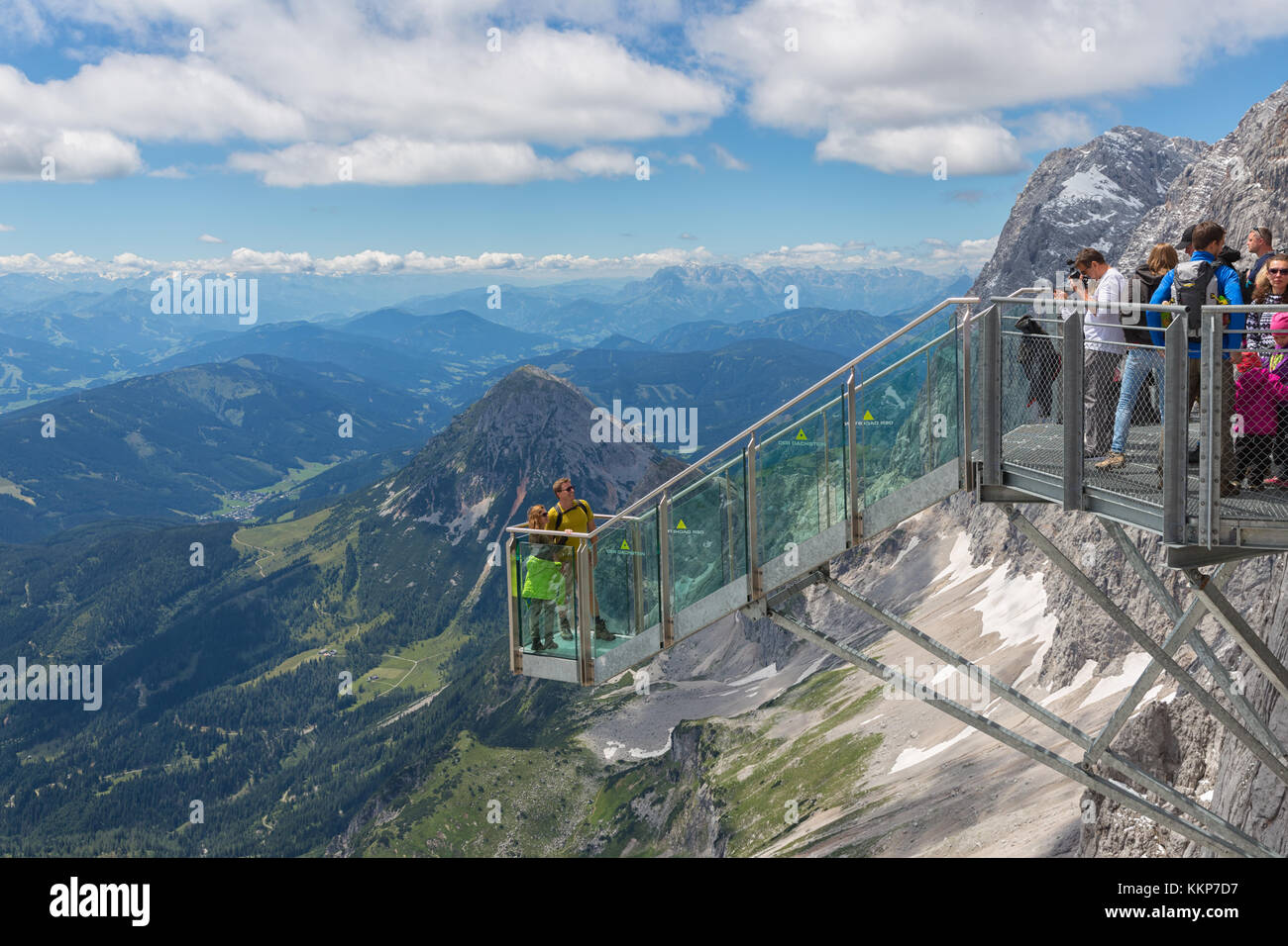 Overhang platform hi-res stock photography and images - Alamy