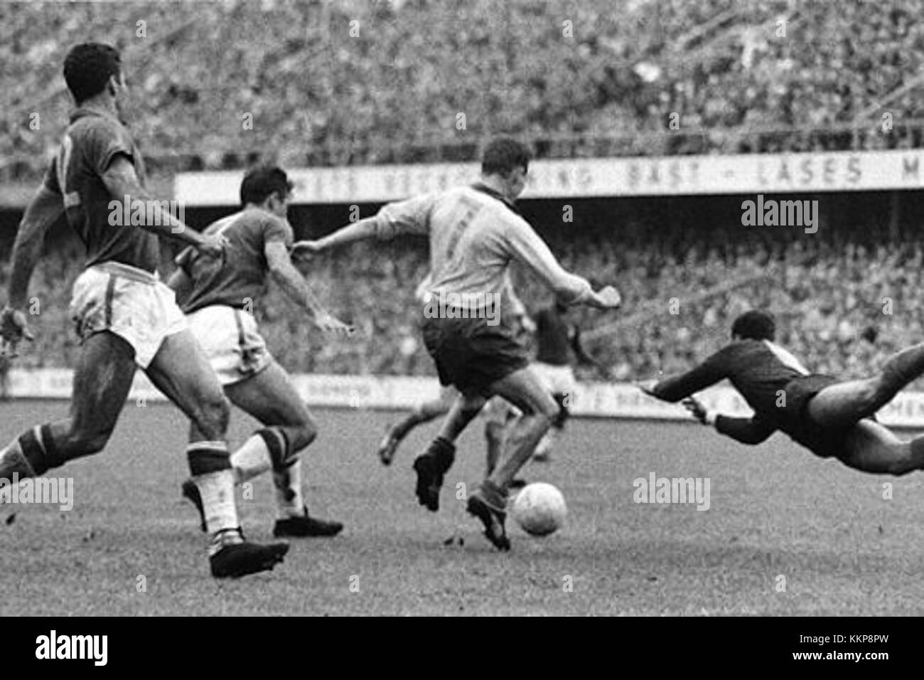 Gilmar and Hamrin were key players in the 1958 FIFA World Cup final ...