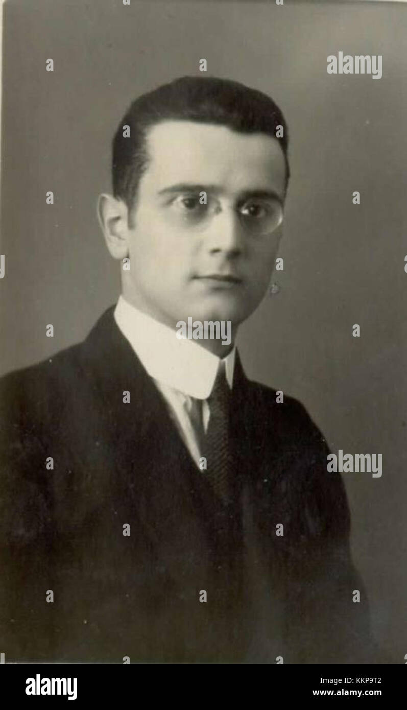 Roman Kenk was an influential figure in the 1920s, recognized for his ...