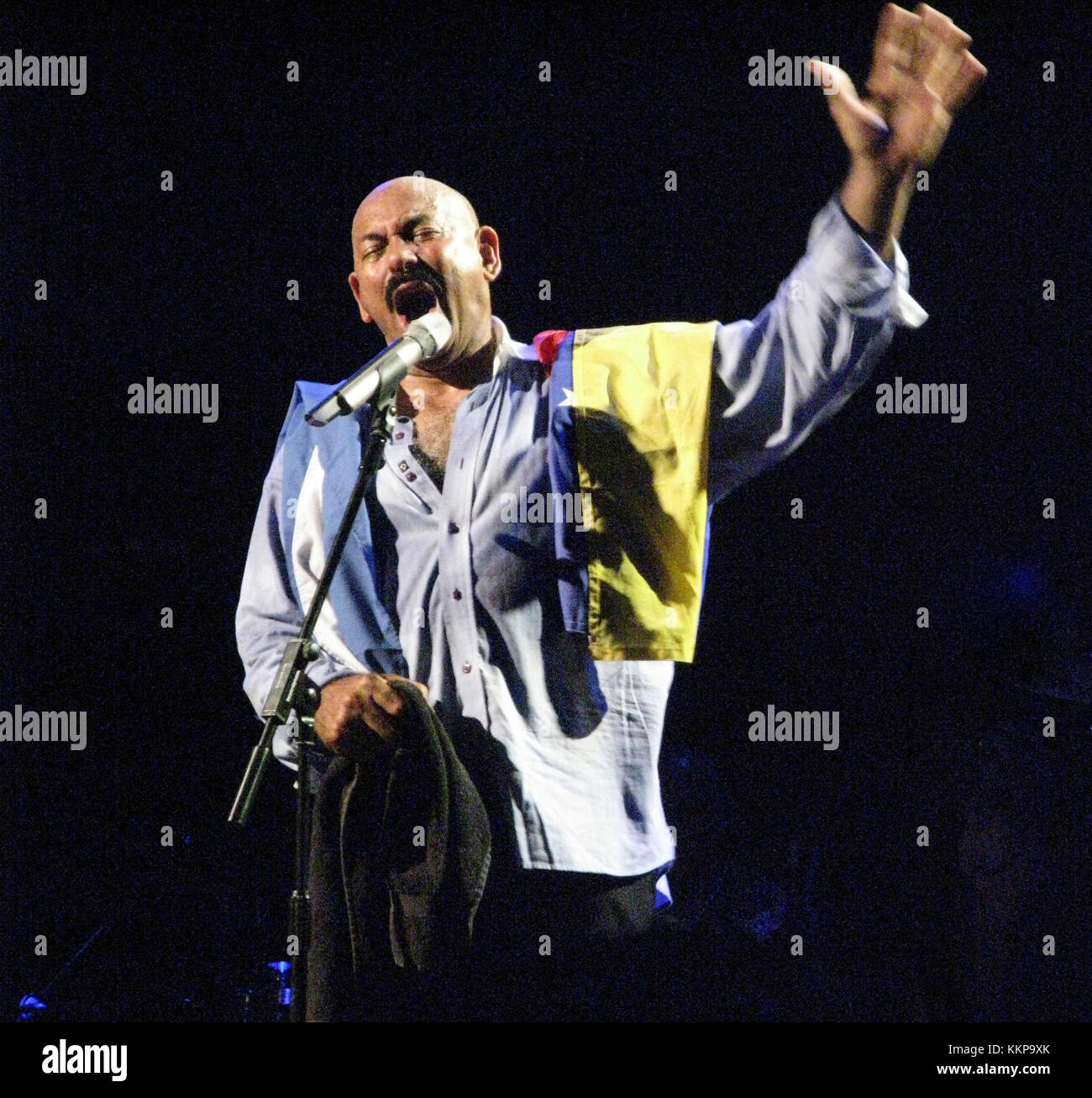 Salsa legend Oscar D'Leon performing live in Miami,USA Stock Photo - Alamy