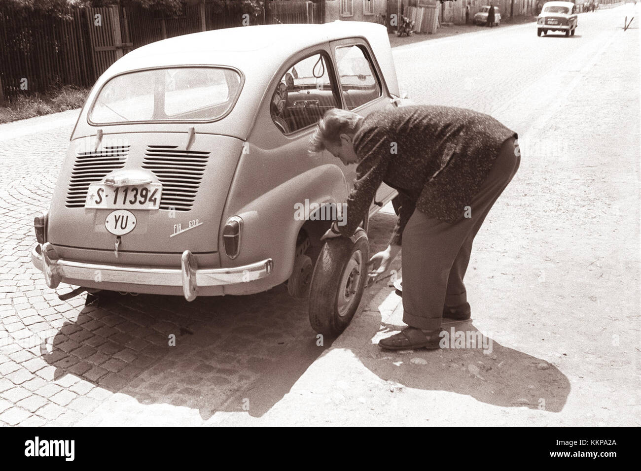 Car repair 1960s hi-res stock photography and images - Alamy