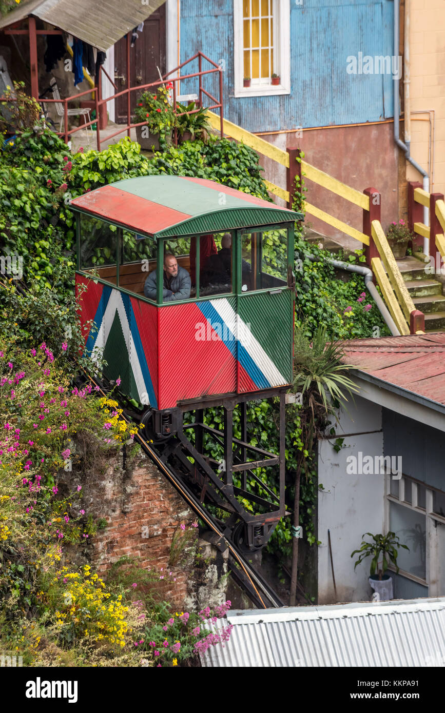 A funicular lift in Valparaiso, Chile Stock Photo - Alamy