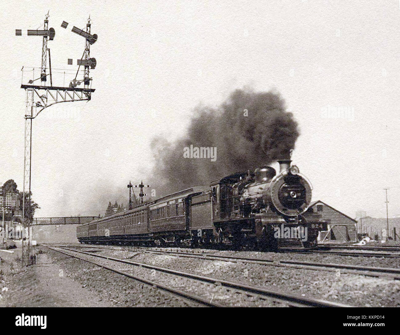 The SAR Class 16C 824, a steam locomotive built with a 4-6-2 wheel ...