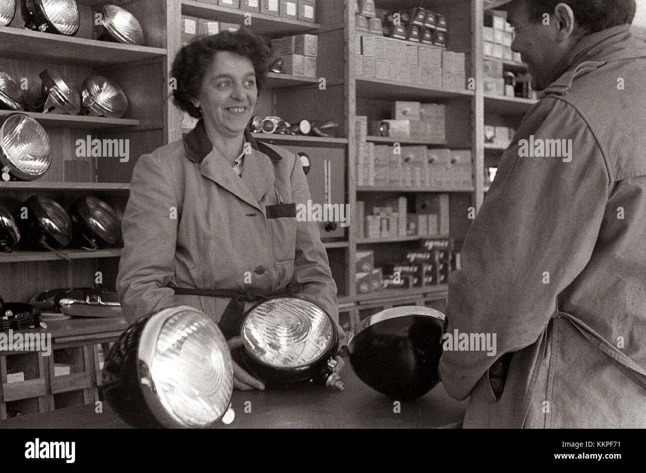 1950s auto repair hi-res stock photography and images - Alamy