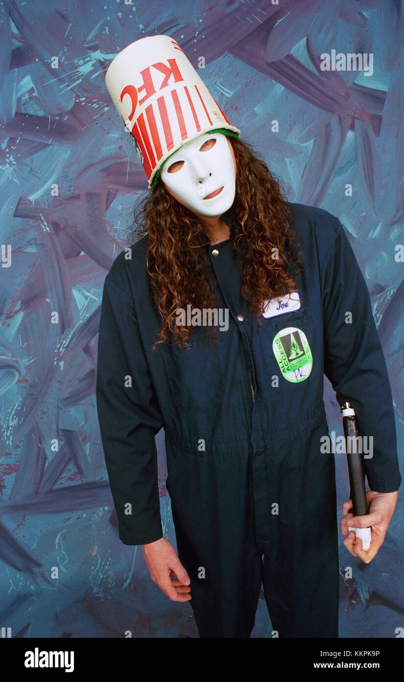 Buckethead photographed in San Fransisco, 1999. ** NO TABLIDS / SKIN ...