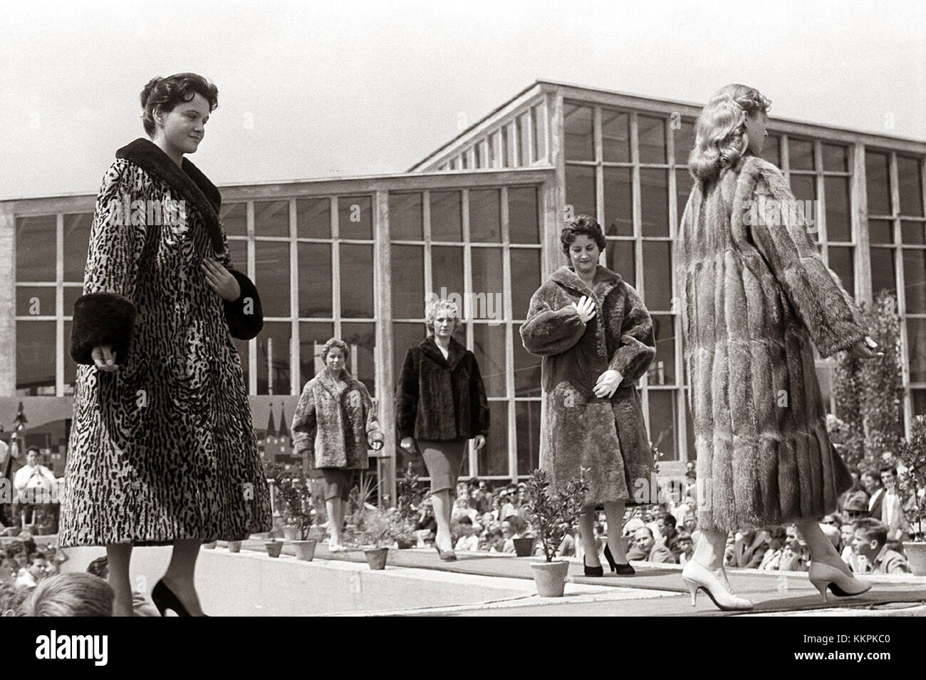 Utrinek z modne revije 15. mariborskega tedna 1958 is a fashion show ...