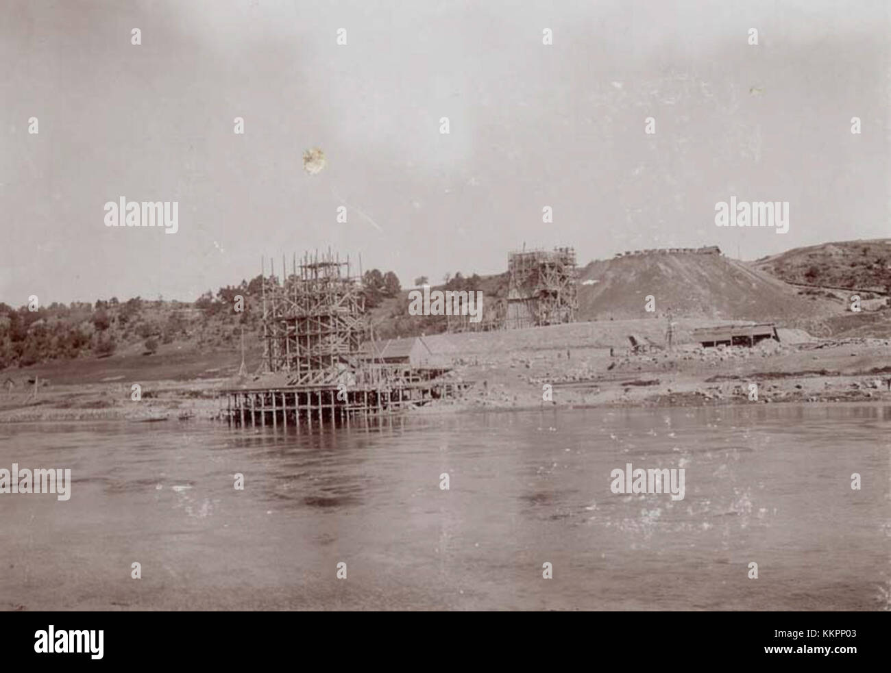 The construction of a bridge over the Niemen River in the early 20th ...