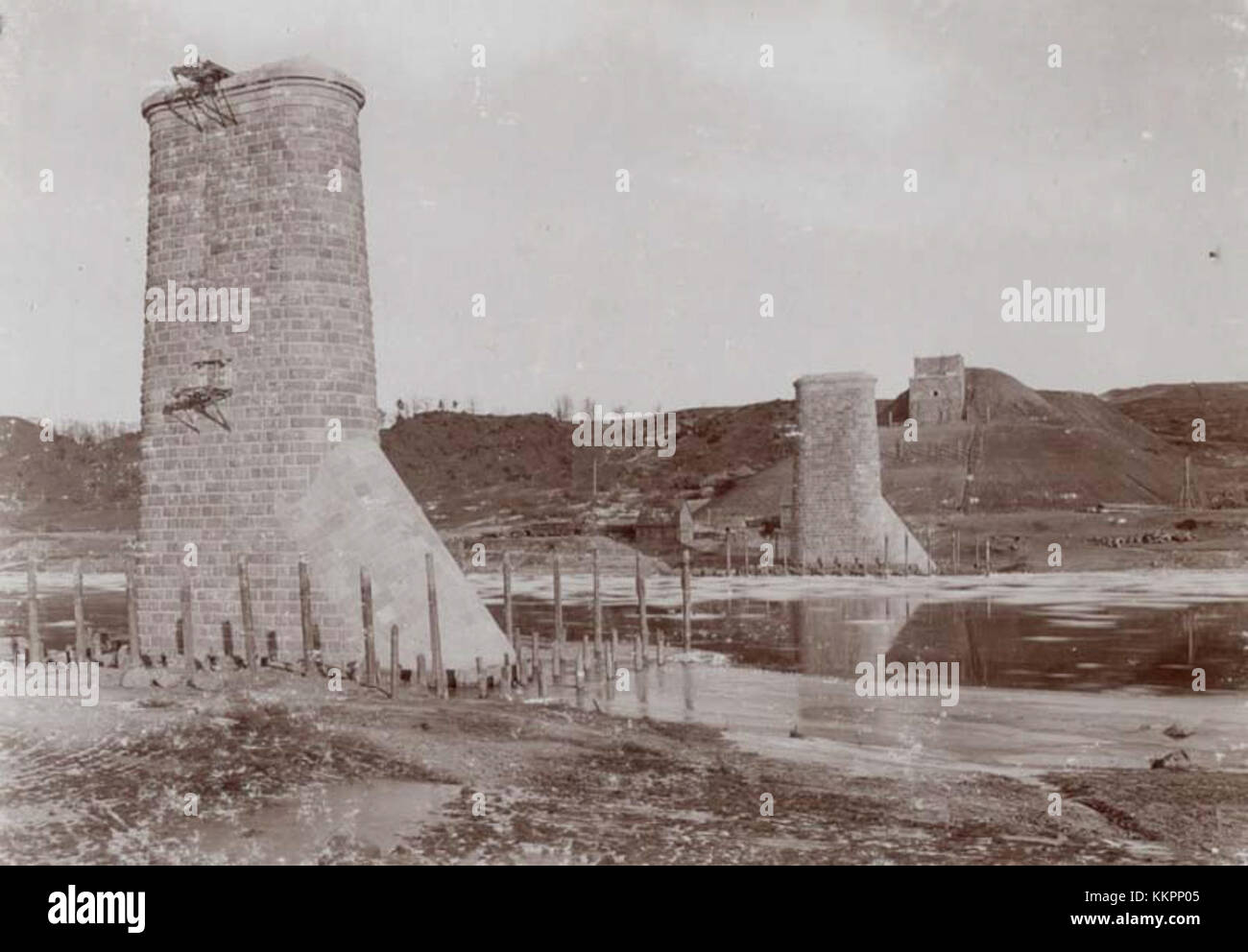 This photograph depicts the construction of a bridge over the Niemen ...