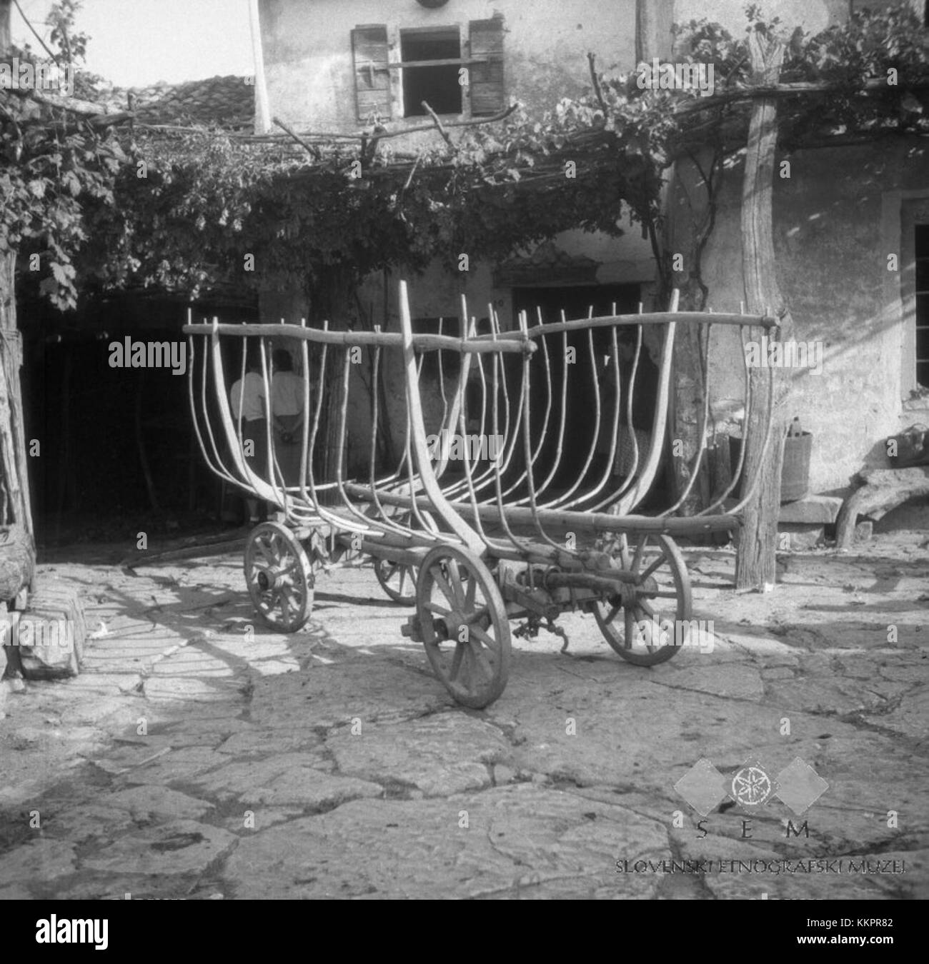 Hay cart hi-res stock photography and images - Alamy