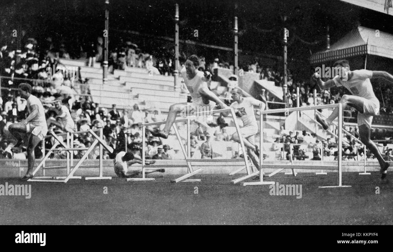 Mens metre hurdles hi-res stock photography and images - Alamy