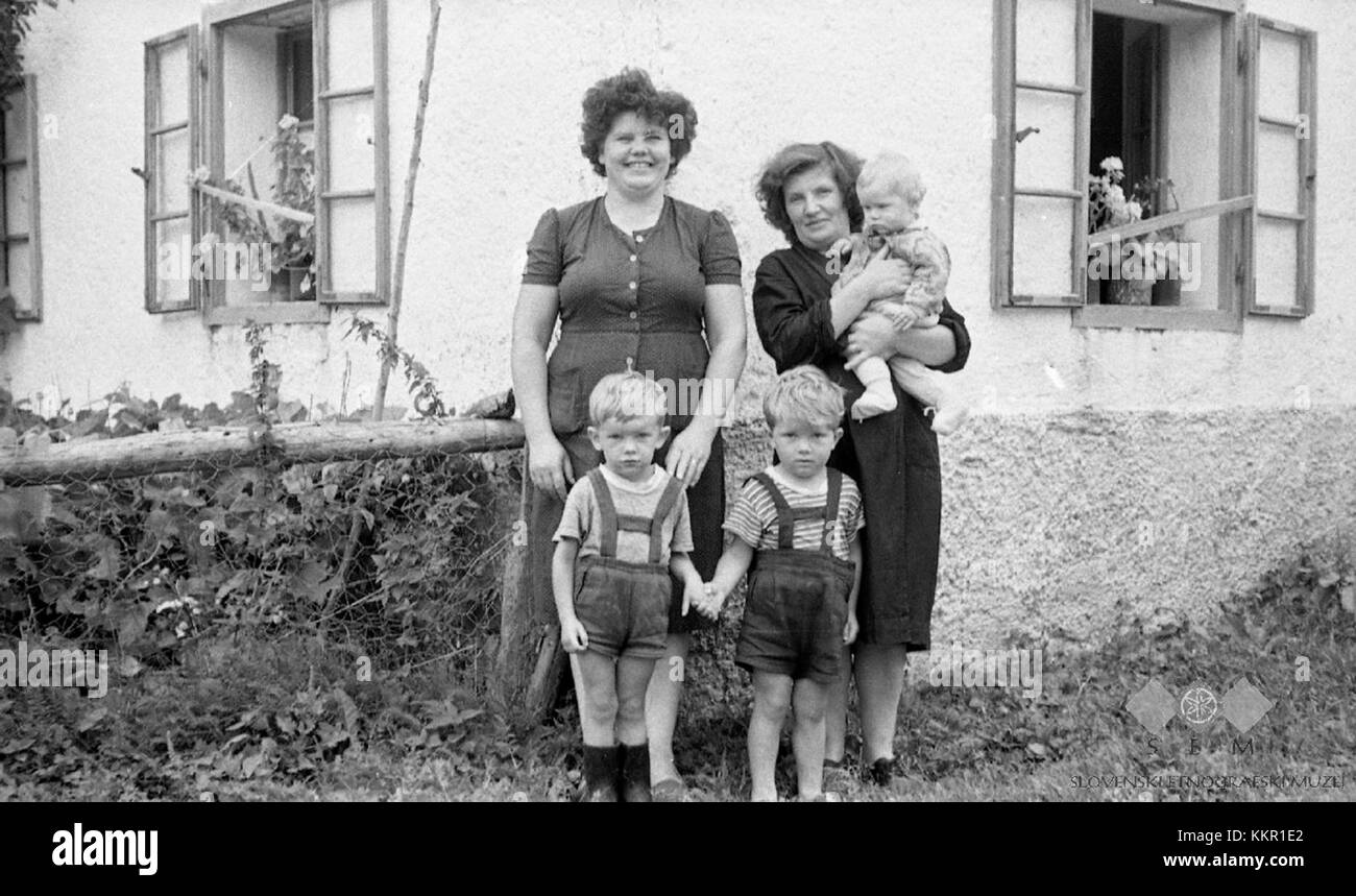 The photo from 1959 depicts a young housewife and her granddaughter ...