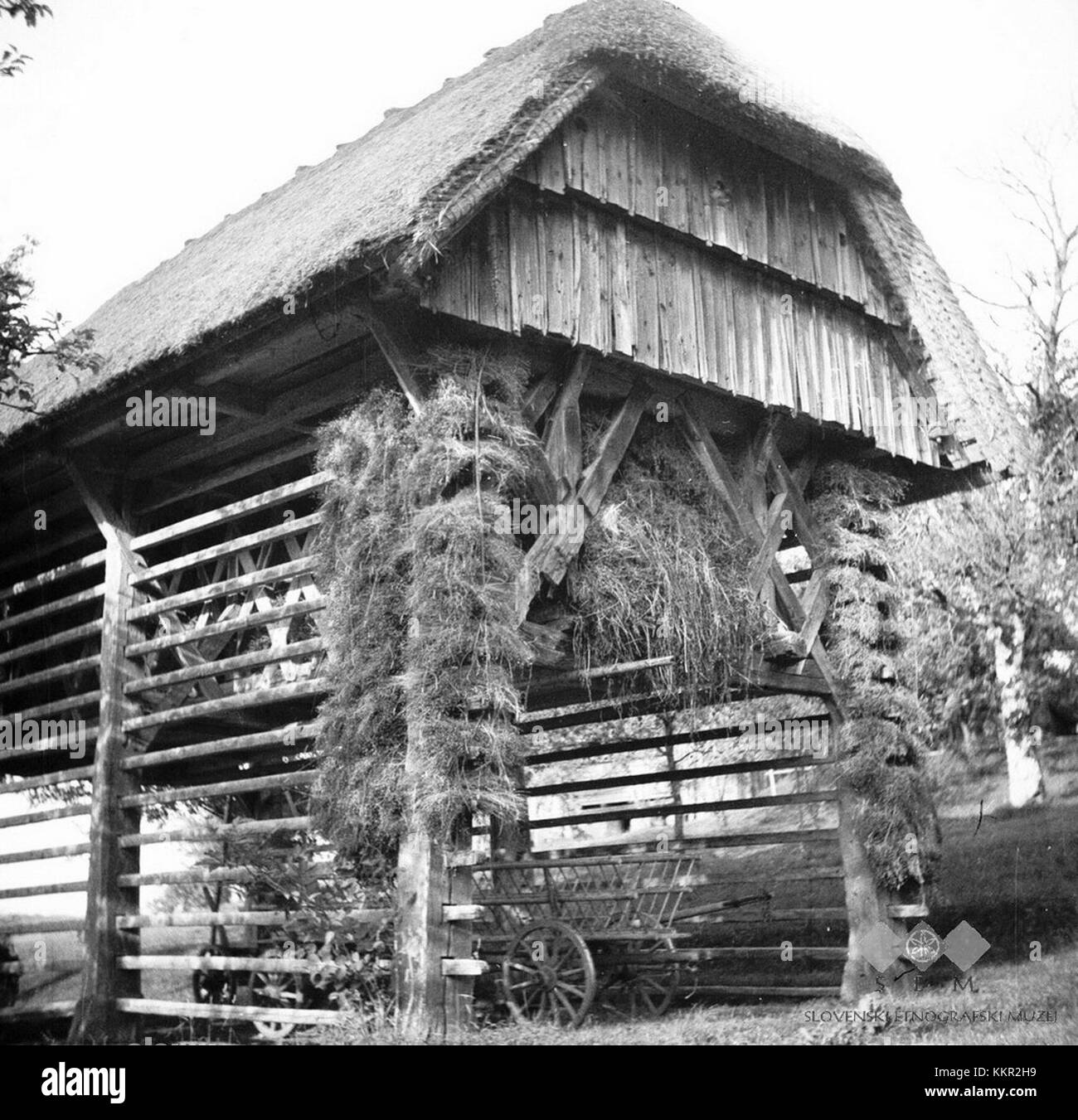 The image titled 'Kozolec z lanom' from Male Lipljene, 1948, shows a ...