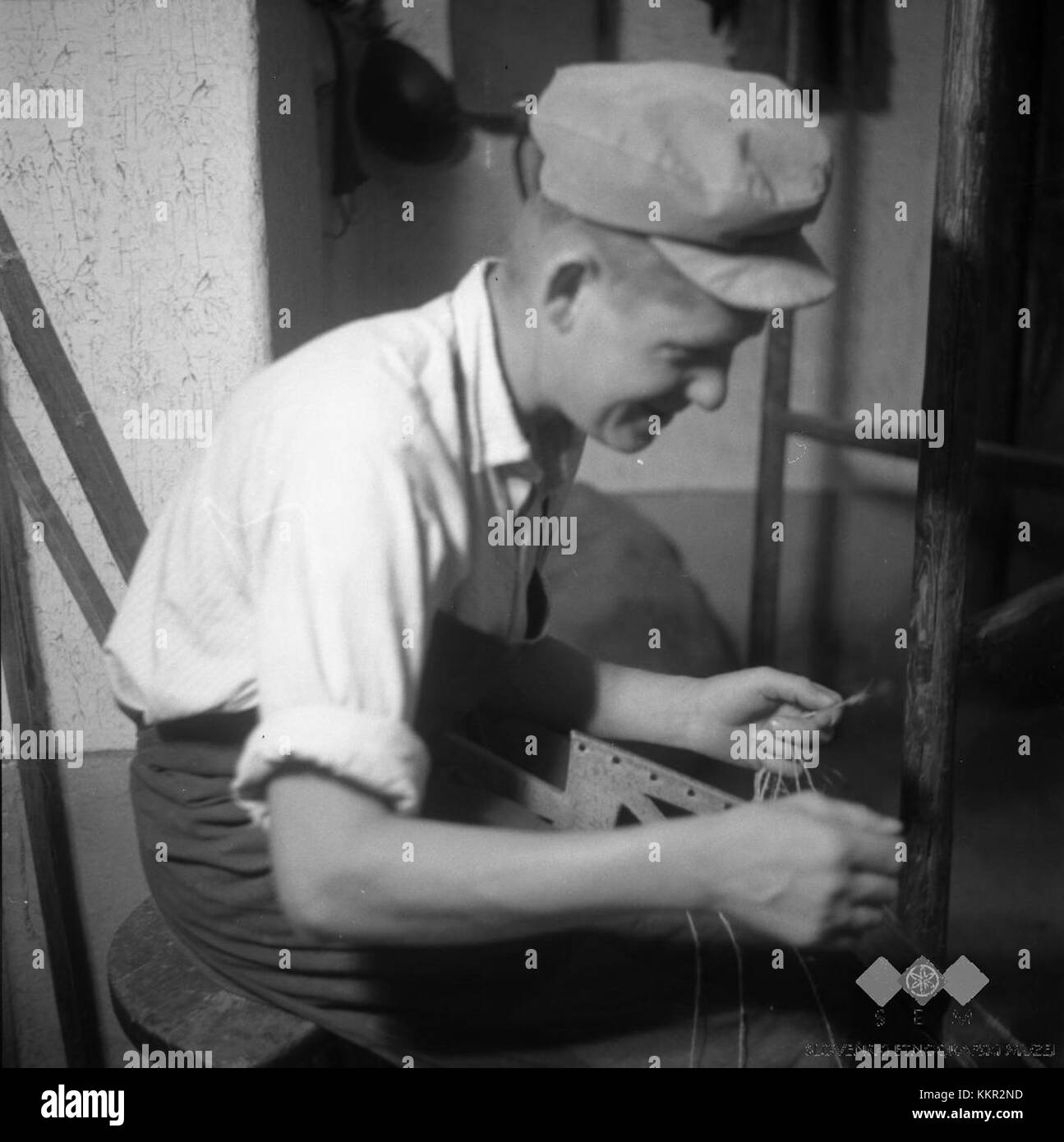 This image refers to a technique of thread splicing and knot tying ...