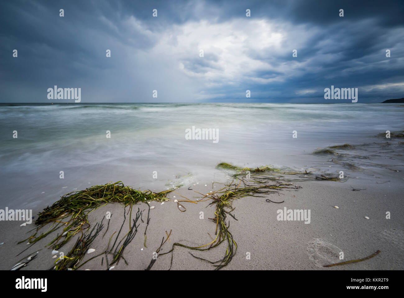 Whitecaps hi-res stock photography and images - Alamy