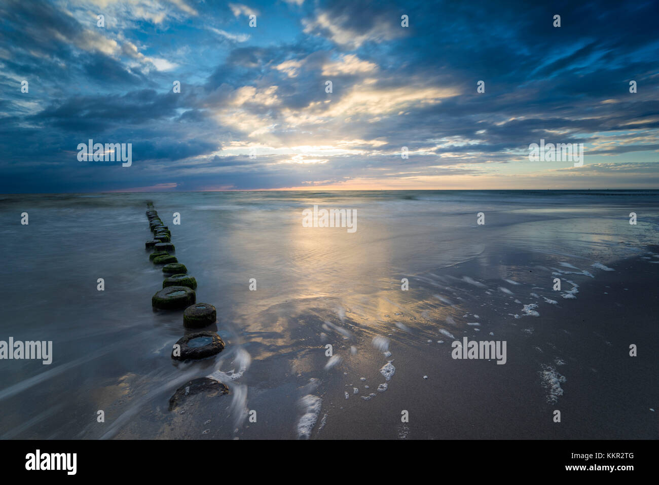 Bright sunset in sea hi-res stock photography and images - Alamy