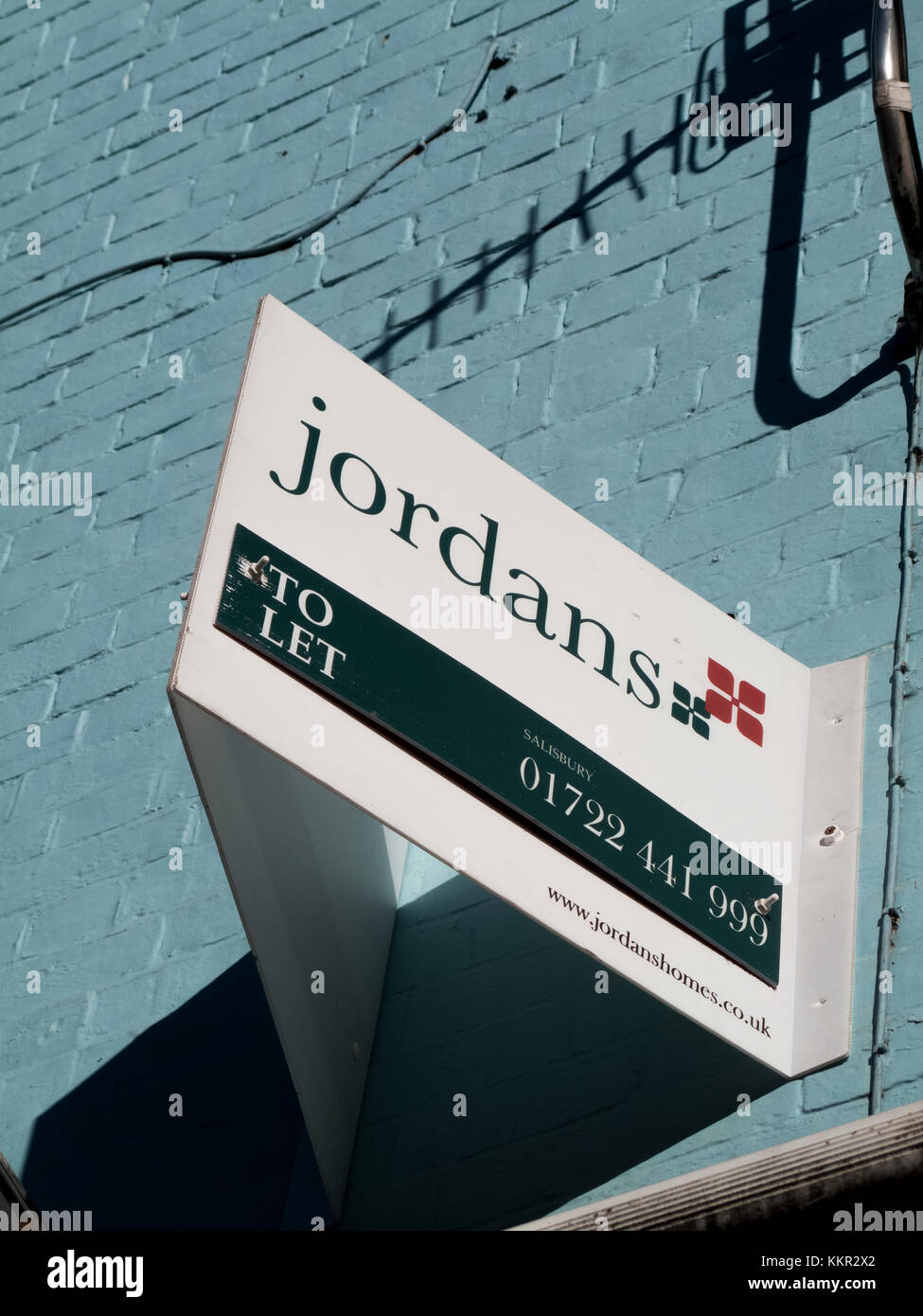 Commercial vacant shop to let sign over retail unit Stock Photo - Alamy