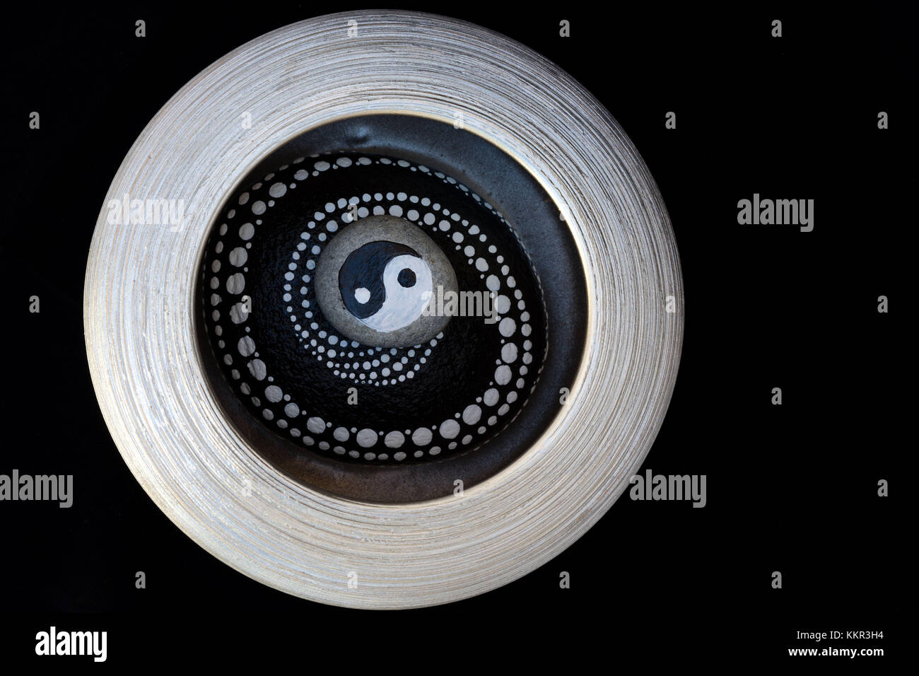 Yin yang painting hi-res stock photography and images - Alamy